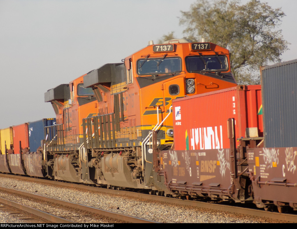 BNSF 7137
